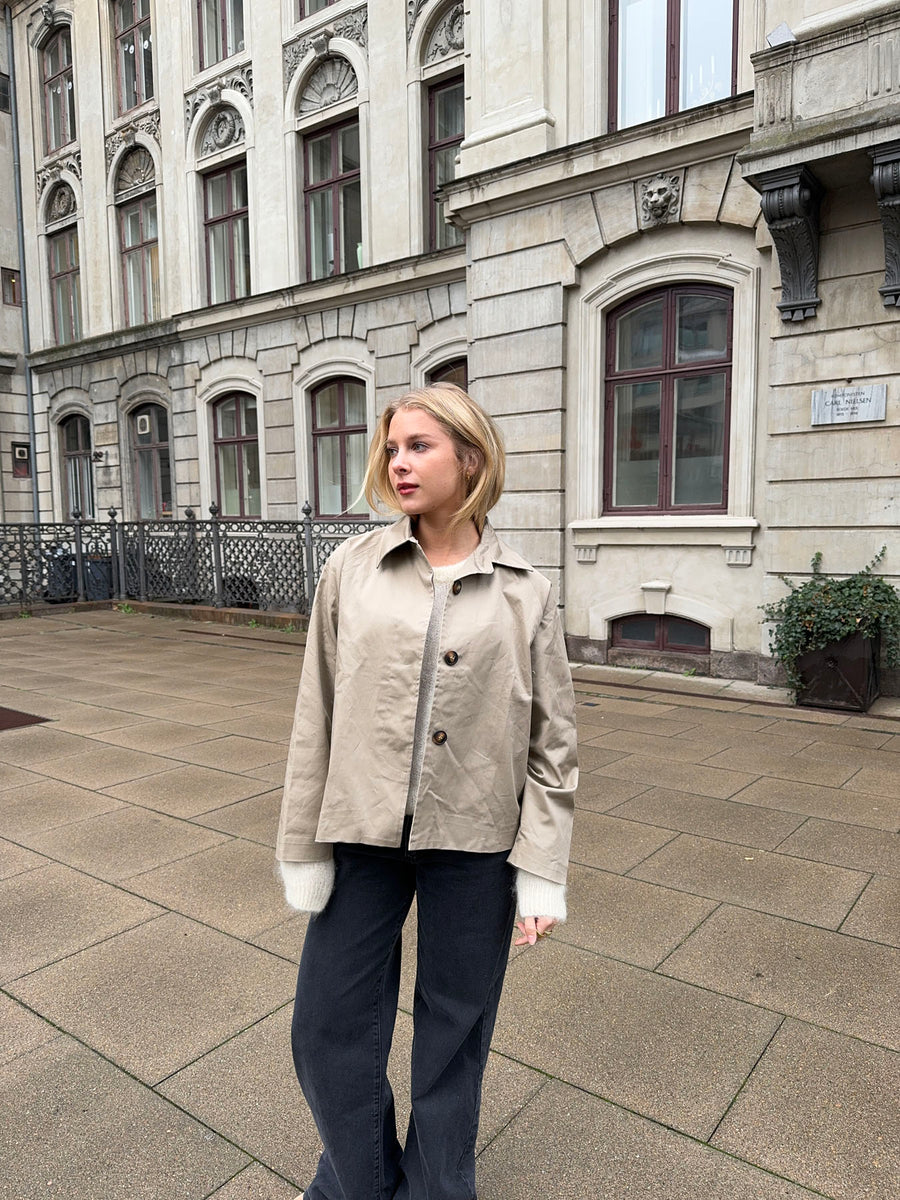 Monica kort trenchcoat - Beige – Designbysi ApS